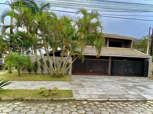 Casa 100% Mobiliada e Decorada, 3 suítes, piscina, à venda no litoral | Centro de Guaratuba/PR