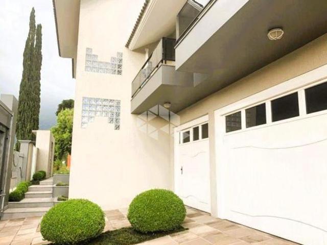 Casa Mobiliada em bairro elegante e bem localizada!