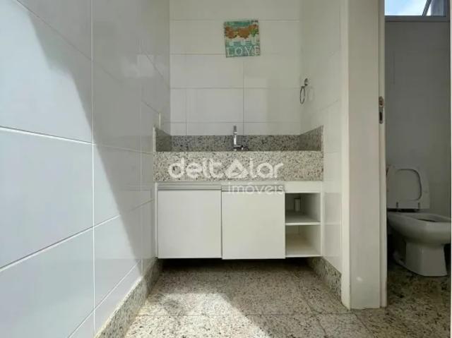 Casa mobiliada em condomínio para locação com 04 quartos, sendo 04 suítes, armários planejados e la