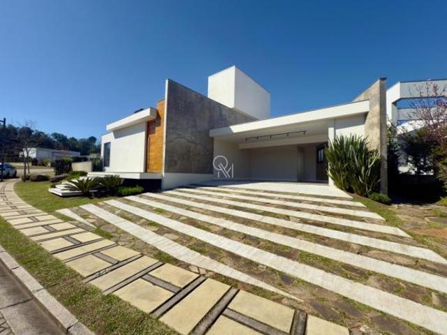 Casa mobiliada em condomínio fechado