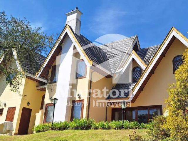 Casa mobiliada em Condomínio