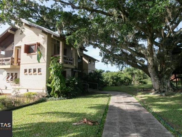 Casa mobiliada em condomínio