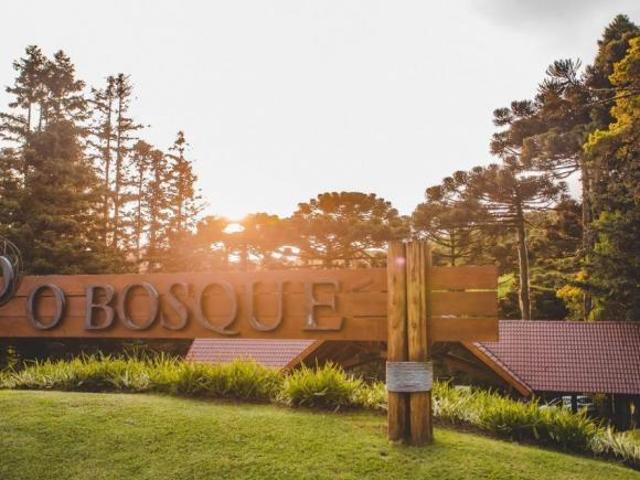 CASA MOBILIADA EM ESTILO CONTEMPORÂNEO EM GRAMADO NO CONDOMÍNIO FECHADO O BOSQUE