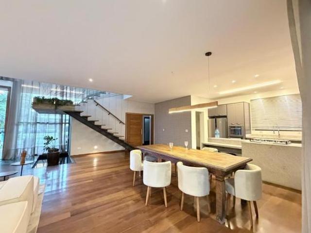 Casa mobiliada Jardim Golfe 5 suítes + suíte de serviço!