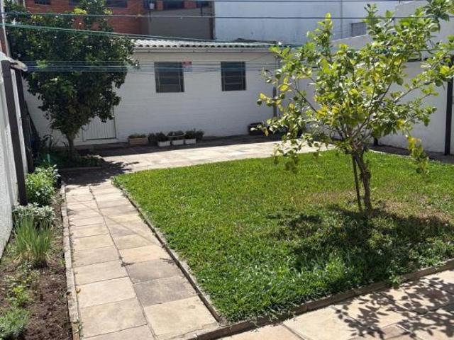 Casa Mobiliada no Bairro Cinquentenário, com 227 m2 e com 4 dormitó