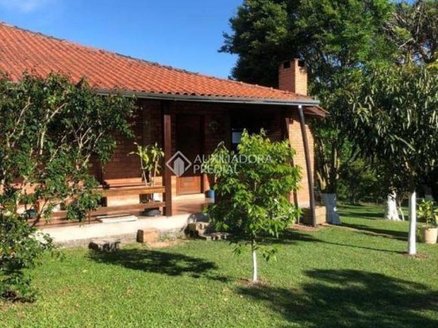 CASA MOBILIADA NO CONDOMÍNIO CALIFÓRNIA CITY 02 SUÍTES E VAGAS COBERTAS