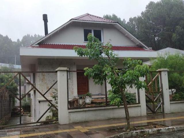 CASA MOBILIADA NO IPÊ AMARELO EM GRAMADO