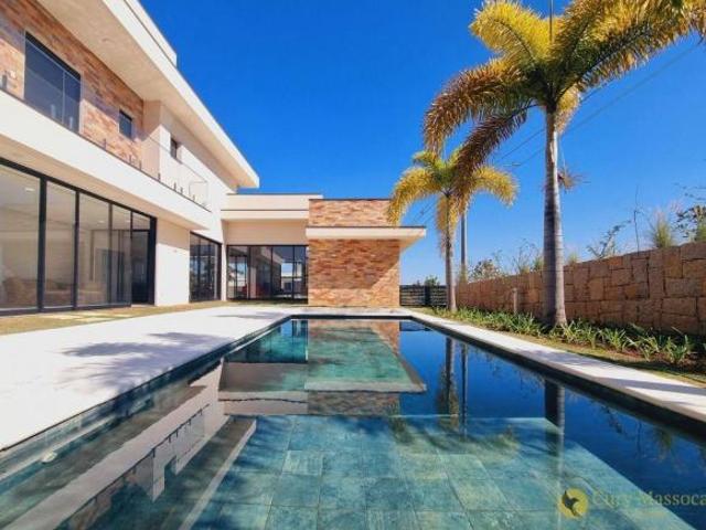 Casa mobiliada, prática, funcional, com muito lazer, piscina, fire lounge e uma vista exuberante do