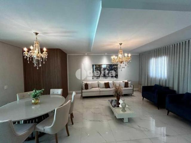 Casa mobiliado com 3 quartos sendo 1 suíte disponível para locação no bairro Jardim Karaíba em Uberl