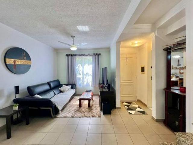 Casa modelo Flávia à venda com 3 dormitórios sendo 1 suíte e 125m2 de construção em bairro planejado