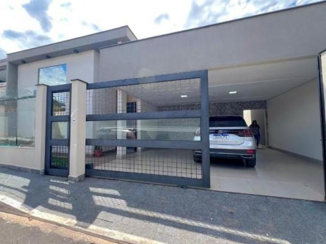 Casa Moderna, 3 Suítes, Dentro de Condomínio, Espaço Gourmet, Lote de 250m², na Rua 10 em Vicent