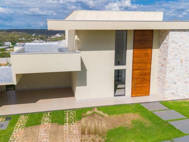 Casa Moderna Com Acabamento Refinado e 3 Suítes, com Armários!