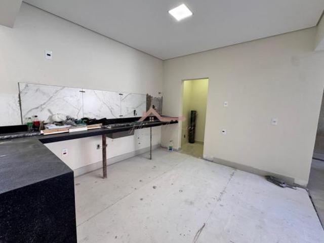 Casa moderna com escritório, 3 dormitório, suíte, closet Condomínio Monterrey