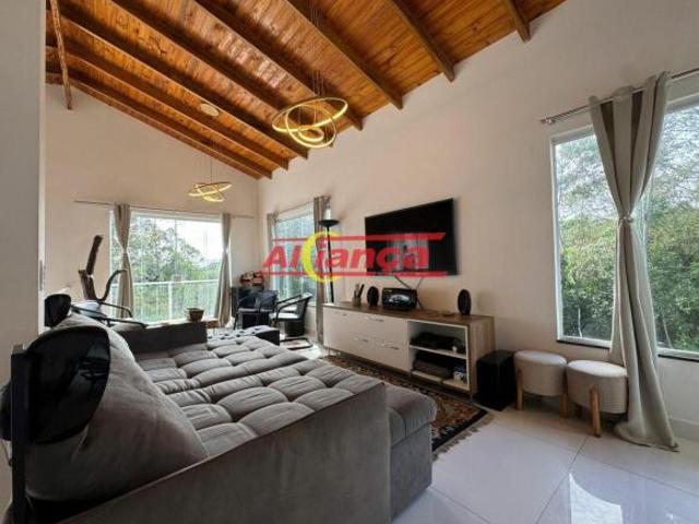 Casa Moderna com Pé Direito Alto | Jacuzzi + Fireplace | Mairiporã/SP