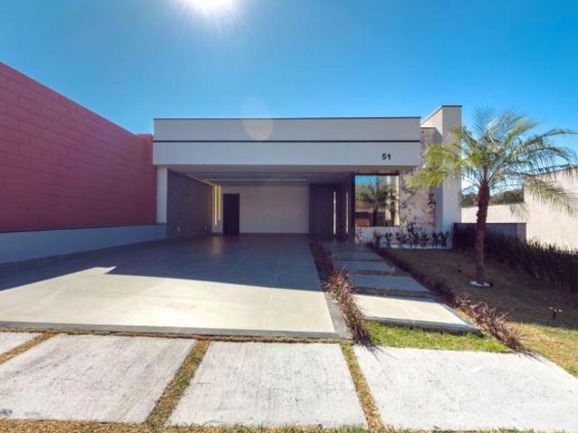 Casa Moderna com Piscina, 3 Suítes e 335m de Terreno Condomínio Park Gran Reserve