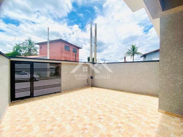 Casa moderna com piscina, 2 quartos sendo 1 suíte