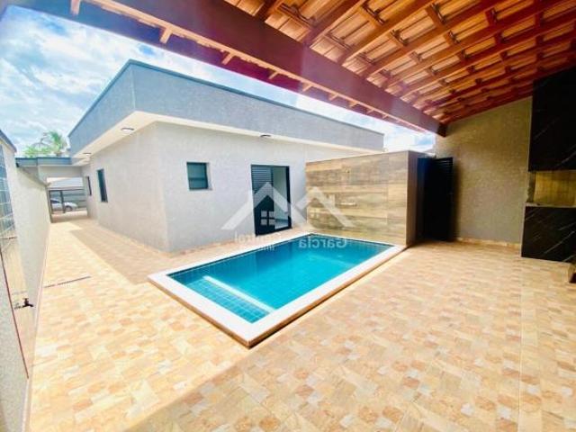 Casa moderna com piscina, 2 quartos sendo 1 suíte