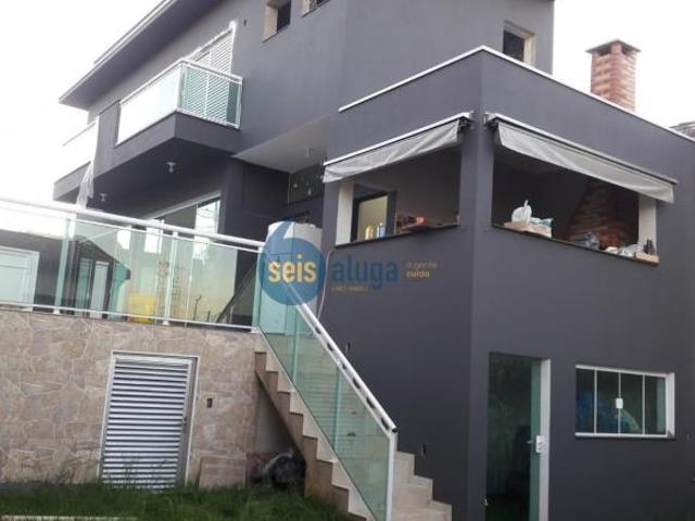 Casa moderna com piscina à venda no Residencial Furlan