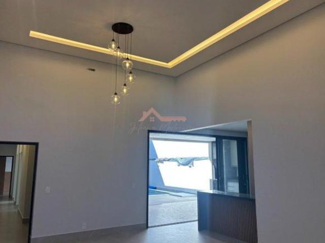 Casa moderna com piscina e energia solar no Condomínio Olívio Franceschini Hortolândia