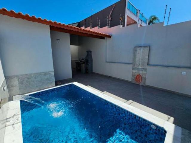 Casa Moderna com Piscina e Suíte a 200 Metros da Praia em Itanhaém