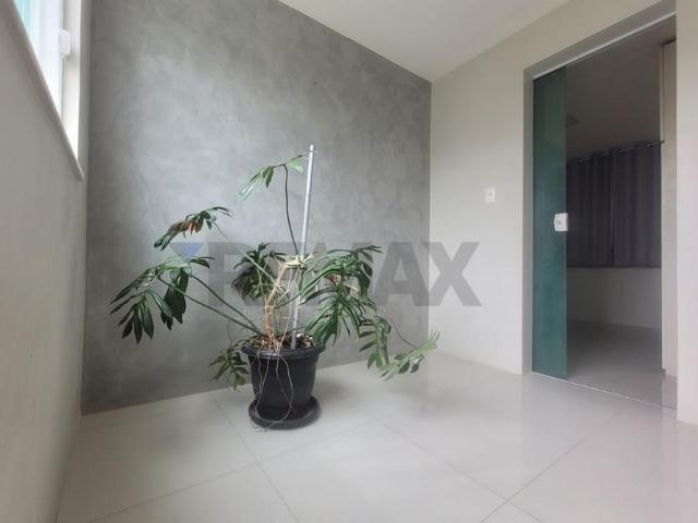 Casa moderna com piscina em Arembepe para alugar!