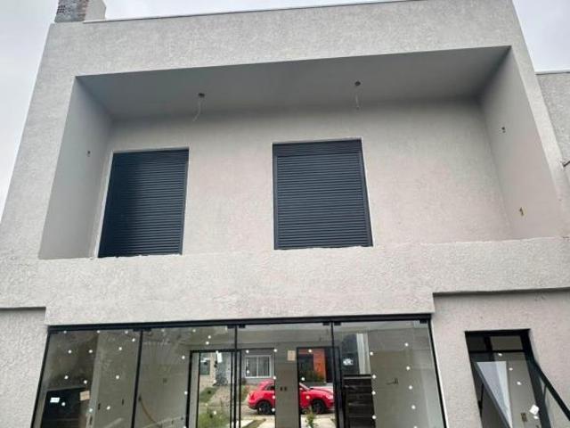 Casa Moderna com Piscina Privativa e 3 Quartos em Condomínio Fechado