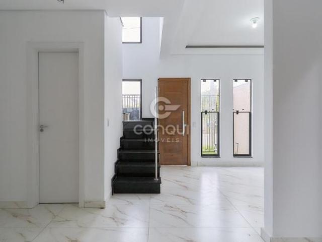 Casa Moderna com Quintal Espaçoso e 3 Quartos em R