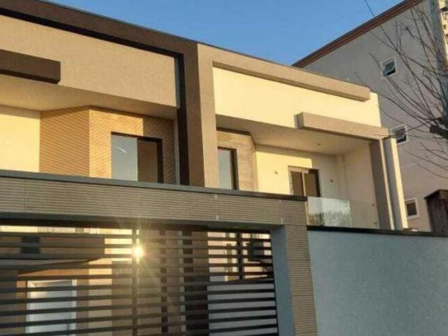 Casa moderna com suíte, porcelanato e ótimo padrão construtivo!