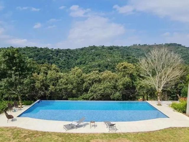 Casa moderna com vista espetacular para mata à venda no Residencial Vila Velha