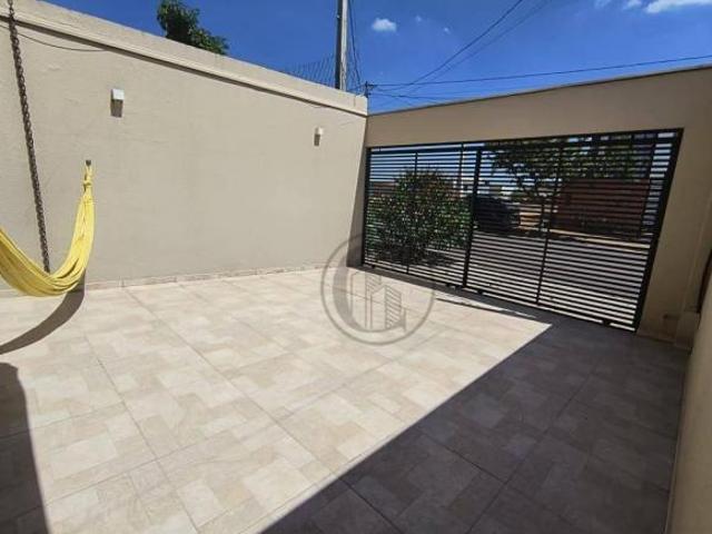 Casa moderna com 2 quartos 1 suíte à venda no Residencial Jardim São Lucas por R$ 424.000,00