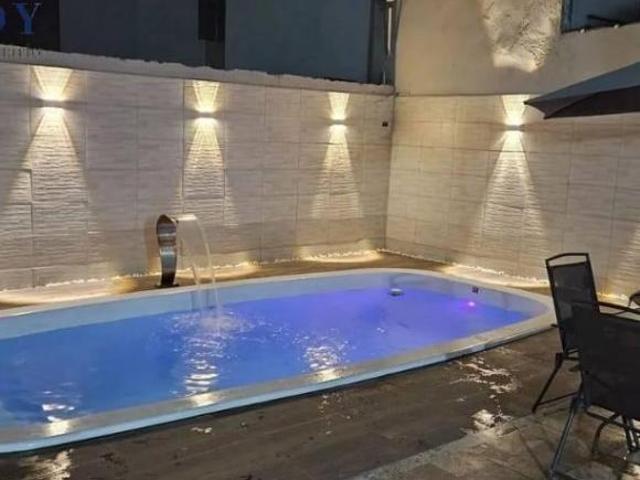 Casa moderna com 3 dormitórios, suíte, área gourmet e piscina aquecida