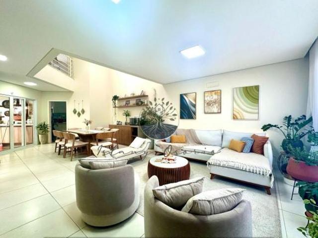 Casa Moderna com 3 Suítes, Marcenaria Completa e Espaço Gourmet em Condomínio Clube em Vinhedo SP