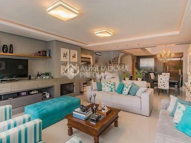 Casa moderna, com 3 suítes na Chácara das Pedras