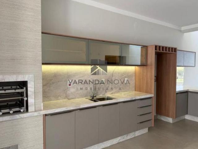 Casa Moderna com 3 Suites e Piscina – Condominio Fechado