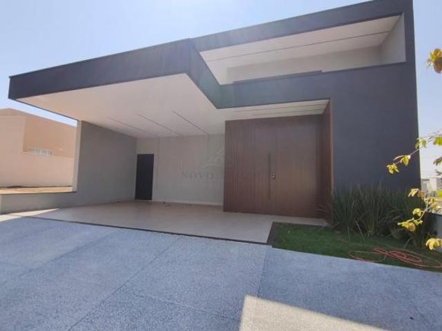 Casa Moderna com 3 Suítes, Varanda Gourmet e Energia Solar