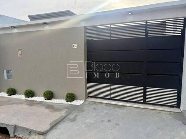 Casa moderna com 3 quartos sendo 1 suíte na QR 605 de Samambaia