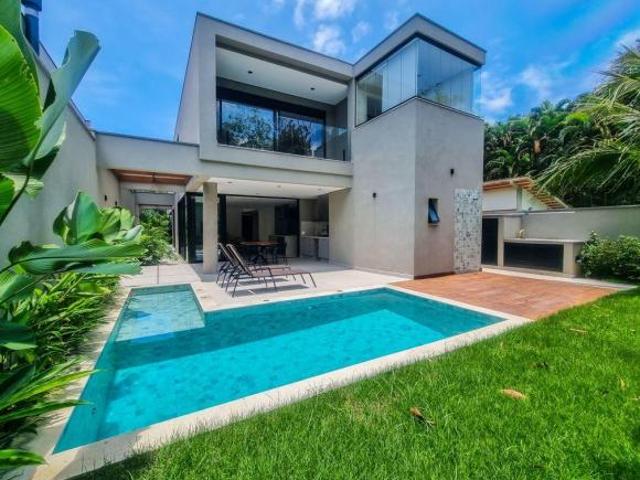 Casa Moderna com 4 Suítes à Venda Riviera