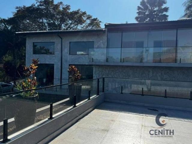 Casa Moderna com 4 suítes, área gourmet, piscina, solarium, muito verde!