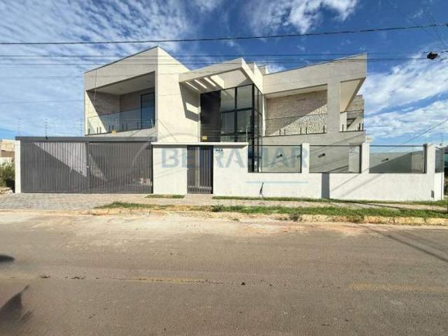Casa Moderna com 4 Suítes e Jardim de Inverno na QE 56 Guará II