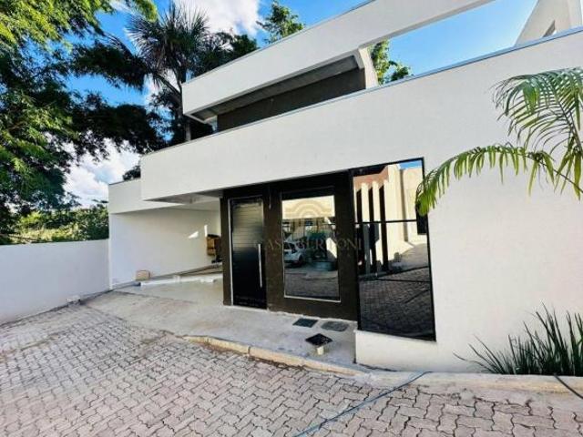 CASA MODERNA CONDOMINIO ARNIQUEIRAS LOTE 200M² 3 SUÍTES PISCINA ACEITA PERMUTA