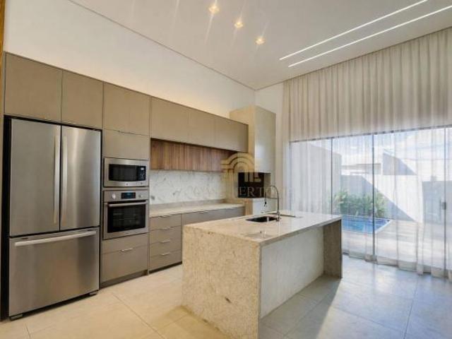 CASA MODERNA CONDOMINIO ARNIQUEIRAS LOTE 200M² 3 SUÍTES PISCINA ACEITA PERMUTA
