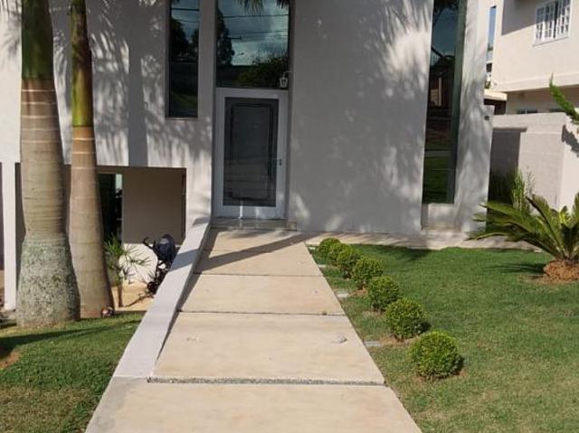 Casa Moderna Condomínio Santa Adélia