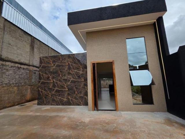 CASA MODERNA À VENDA EM ARNIQUEIRAS SHA 03 | 3 QUARTOS 1 SUÍTE • PÉ DIREITO DUPLO • TERRENO 200M²