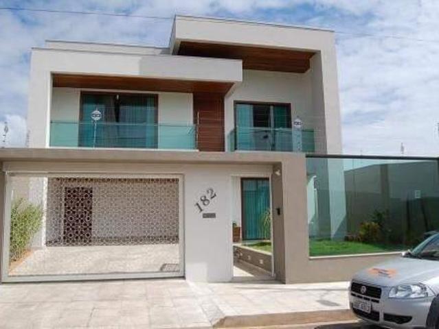 Casa moderna, a venda em bairro nobre