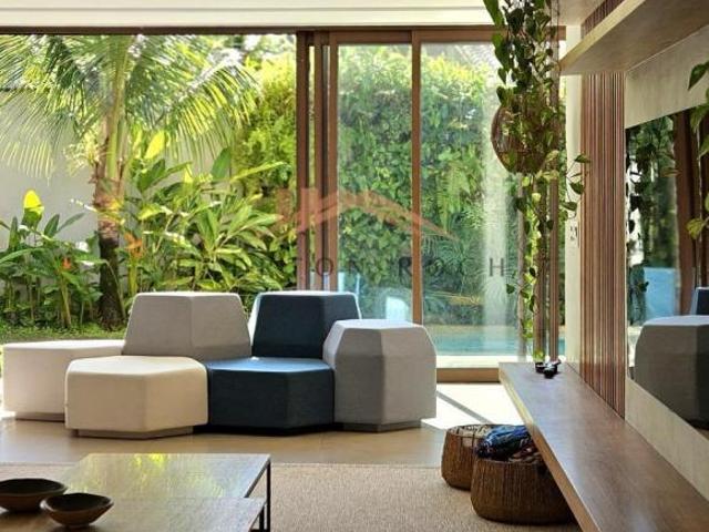 Casa moderna à venda na praia de Juquehy 5 suítes e piscina em condomínio fechado