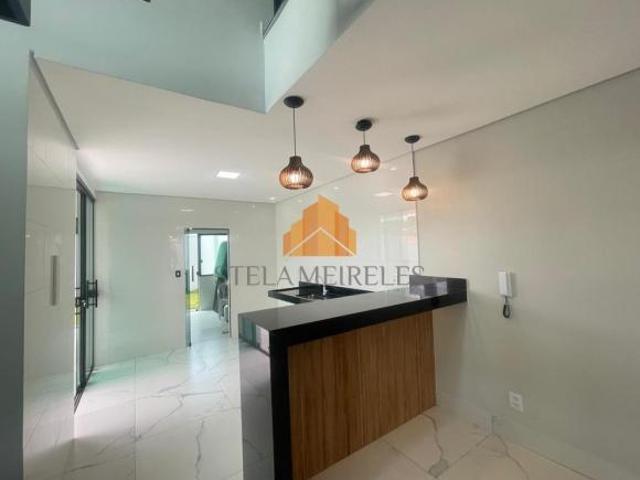 Casa moderna, ampla, arejada, com 03 quartos, área gourmet e quintal no bairro Epirito Santo