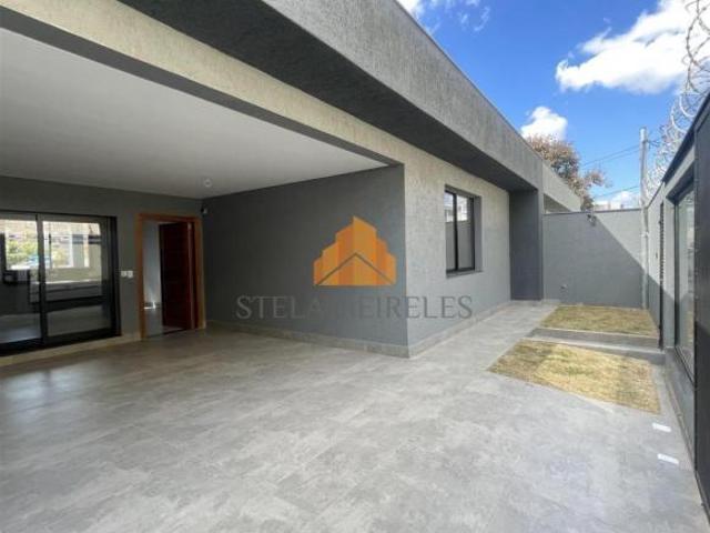 Casa moderna, ampla, arejada, com 03 quartos, área gourmet,churrasqueira, no bairro Epirito Santo