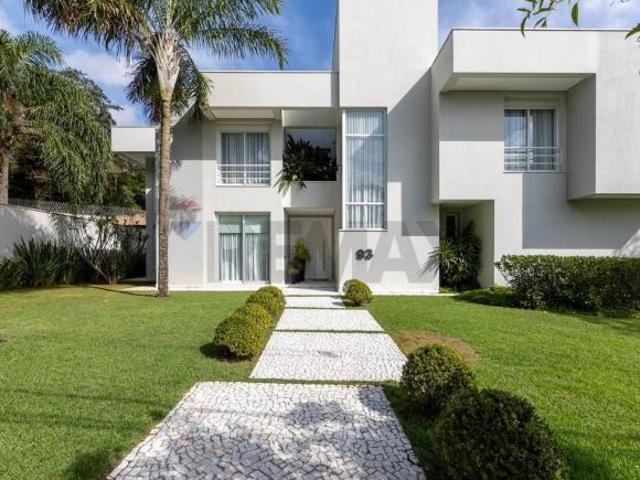 Casa moderna ao lado do Porto Seguro no Village Visconde de Itamaracá