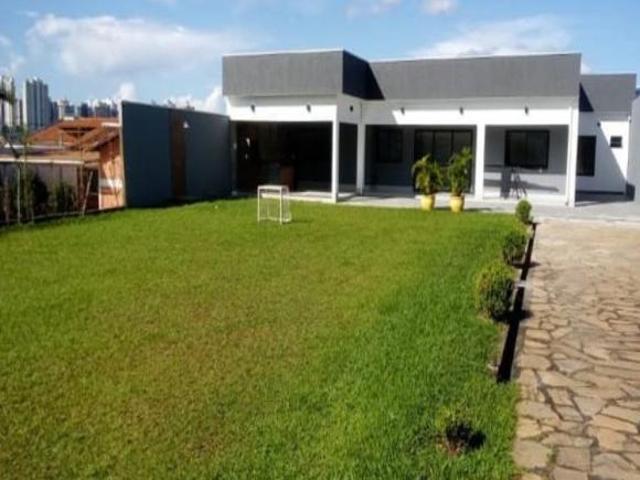 Casa Moderna, Alto Padrão, Dentro de Condomínio, 4 Quartos, Churrasqueira, Boa Localização com Lote