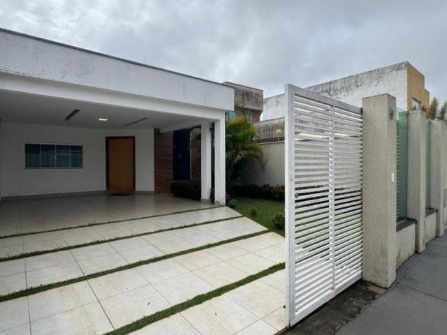 Casa moderna de 3 quartos, 2 suítes, lote 400 m², c/ lazer, Rua 12
